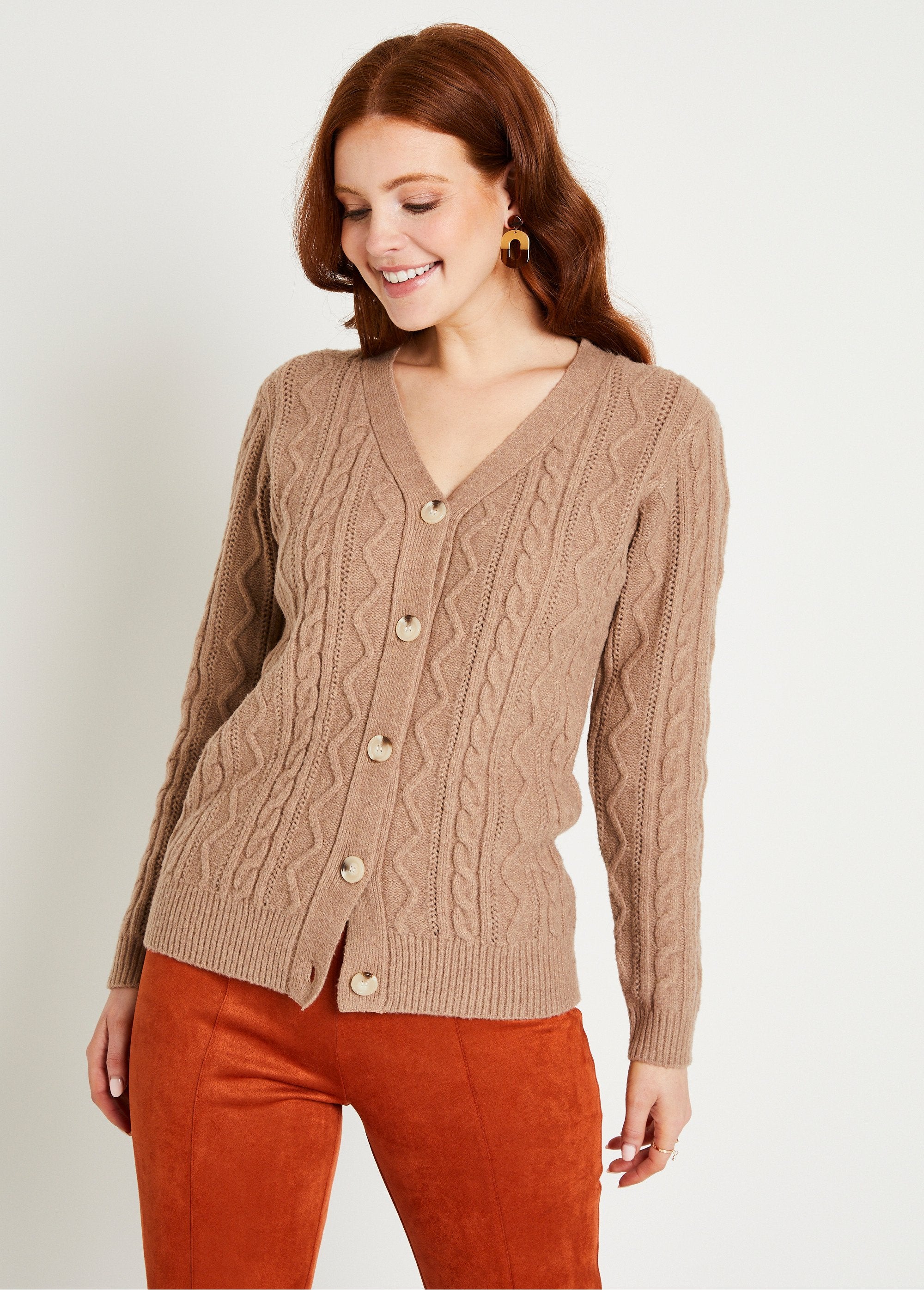 Short buttoned V-neck cardigan, cable knit Mole | Afibel