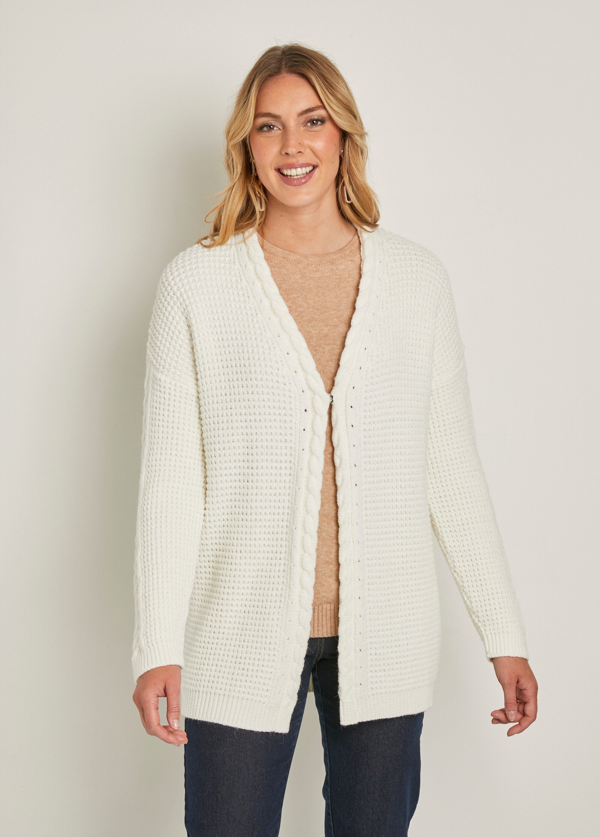 Long warm beaded V-neck cardigan with snap closure Ecru | Afibel
