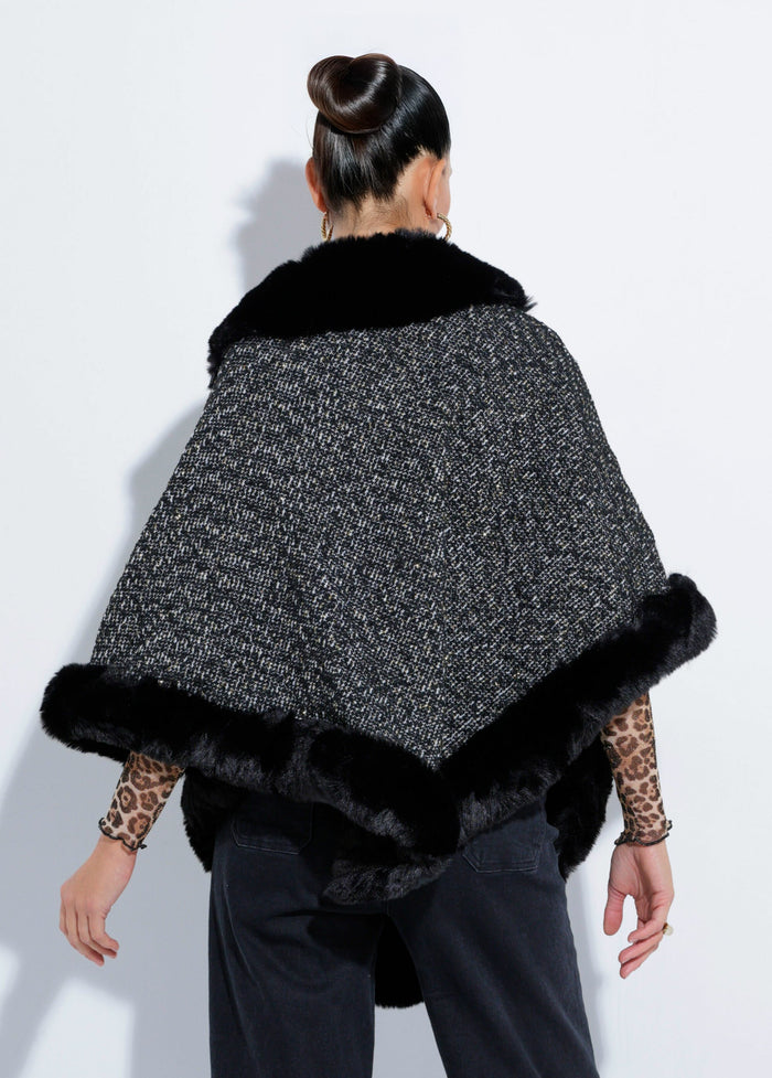 Poncho cape à carreaux détails fourrure Noir | Afibel